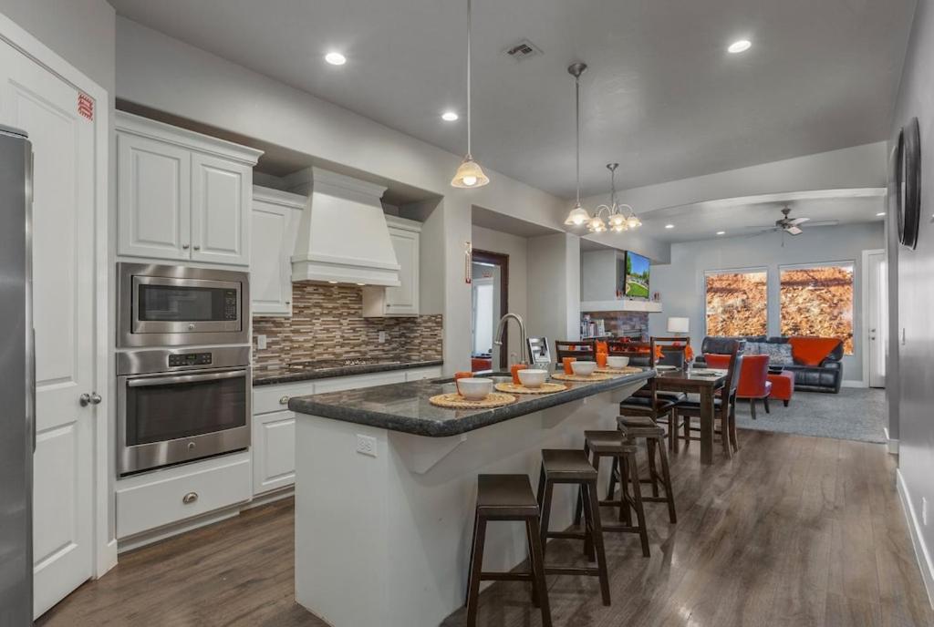 Coral Ridge Resort 2081 Community Heated Pool, Indoor Fireplace, and ...