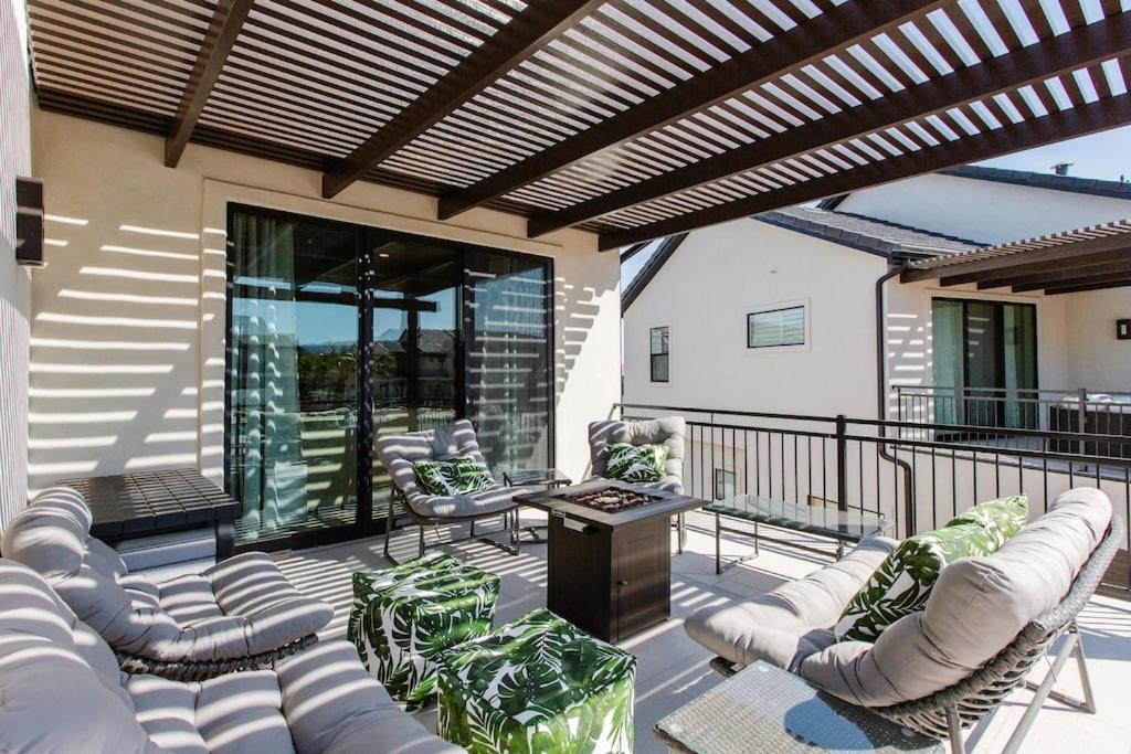 Ocotillo Springs 21 Sleeps 22 guests, Fire pit, Community Pool and Hot ...