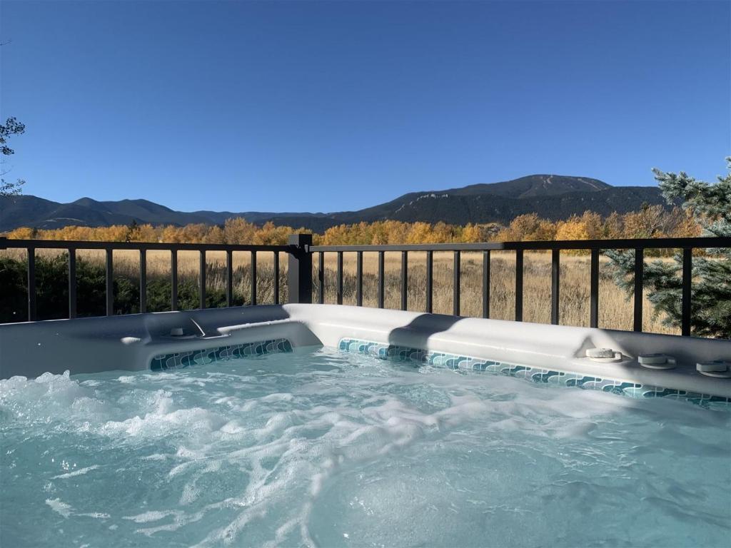 Hot Tub, Convenient Location- Mountain View Villa - Red Lodge, MT