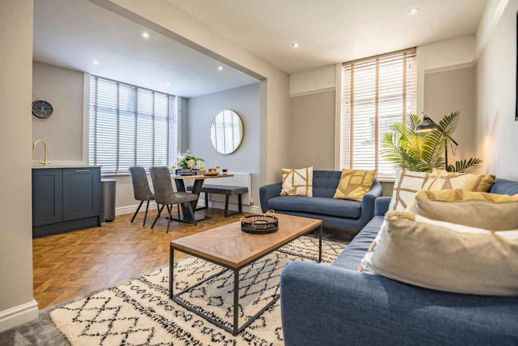 luxury 2 bed apartment, sea view, near the beach., Llandrillo-yn-Rhôs ...