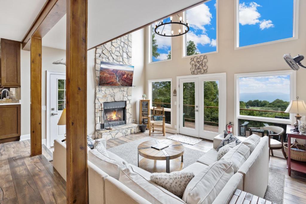 Gloria Hill, Beech Mountain (updated prices 2025)