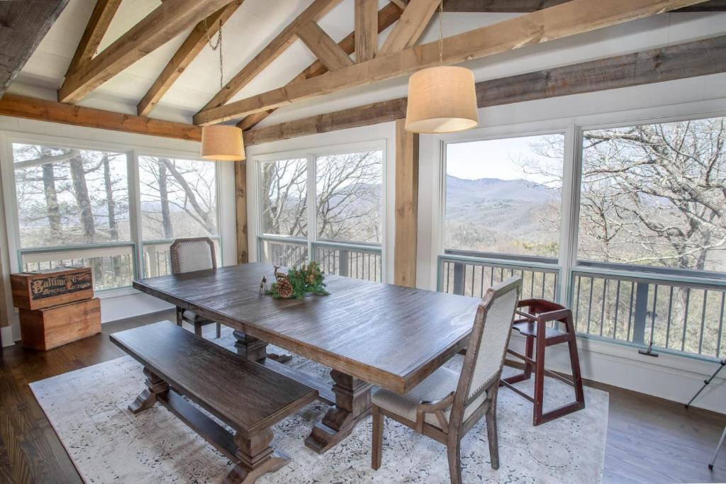 Misty Ridge Lodge, Blowing Rock (updated prices 2025)