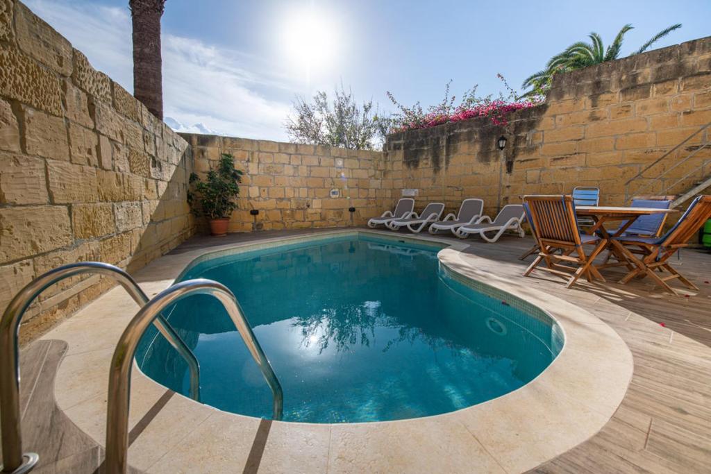 3 Bedroom Farmhouse with Private Pool in Gozo, Santa Luċija (precios ...