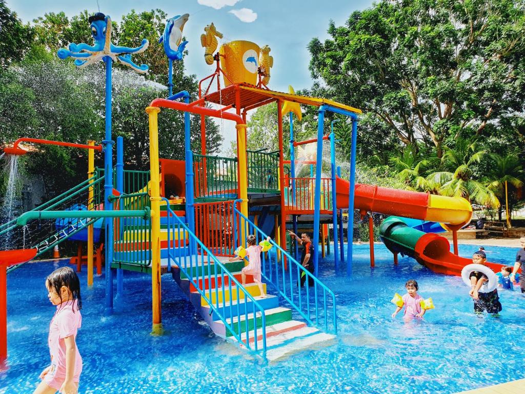 Fun Splash Water Park Resort Melaka - Free ticket UNLIMITED ENTRY ...
