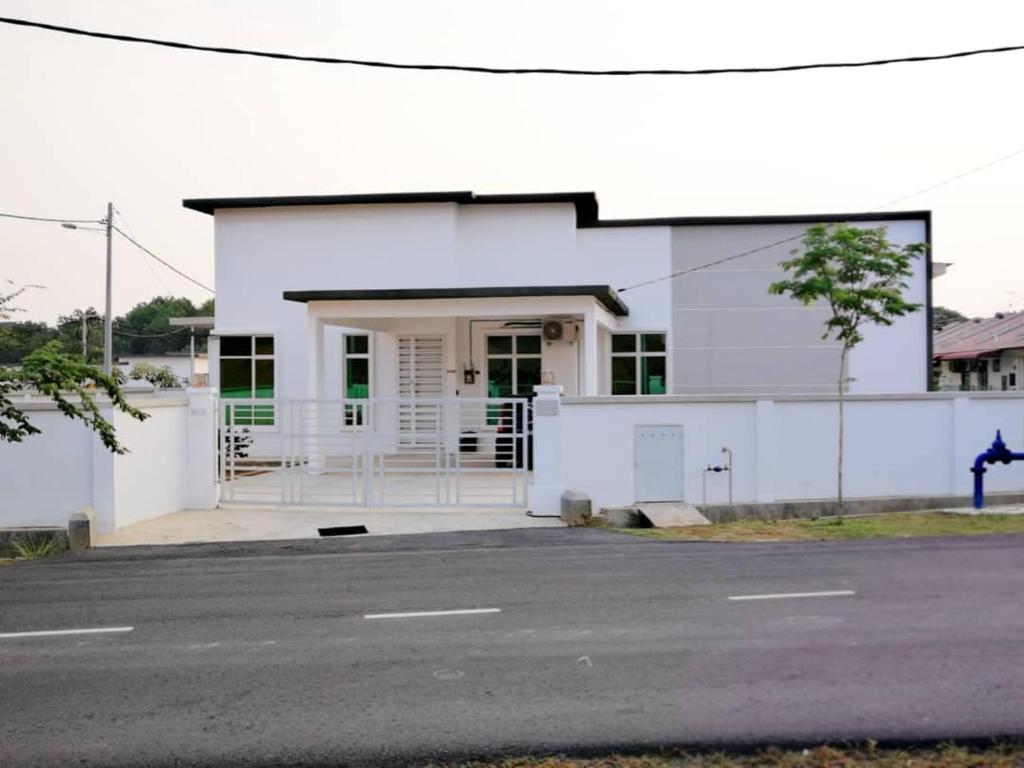 Homestay 88A Melaka for 9 pax with Smart TV and Netflix and wifi ...