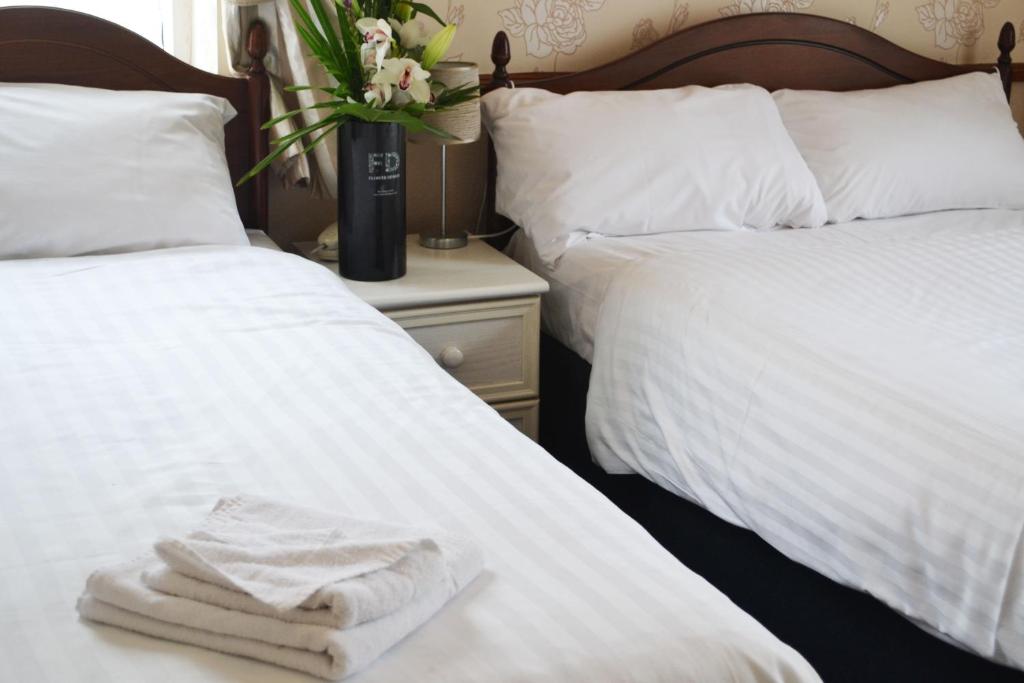 Lyndene Hotel, Blackpool (updated prices 2025)