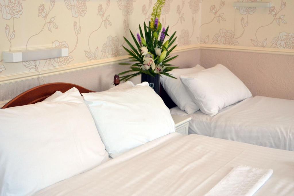 Lyndene Hotel, Blackpool (updated prices 2025)