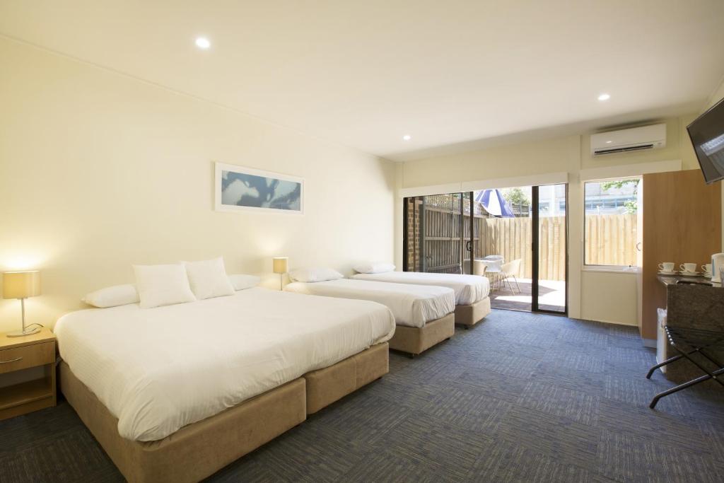 Nightcap at High Flyer Hotel, Bankstown (updated prices 2025)