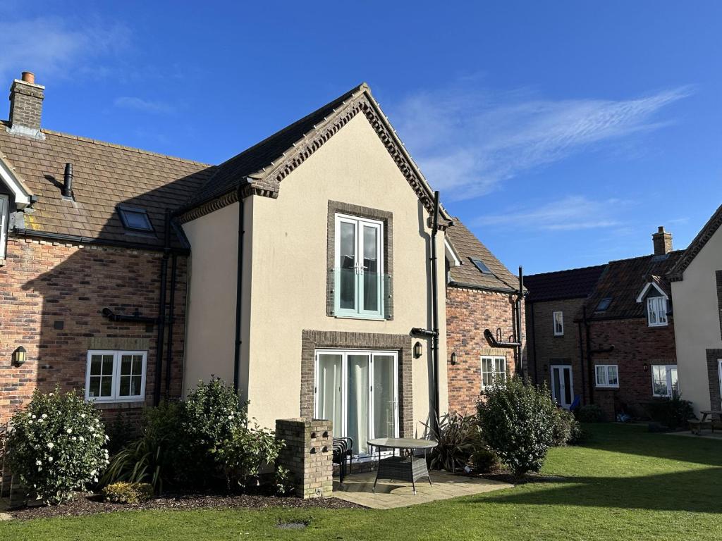 A Wave From It All, Filey (updated prices 2024)