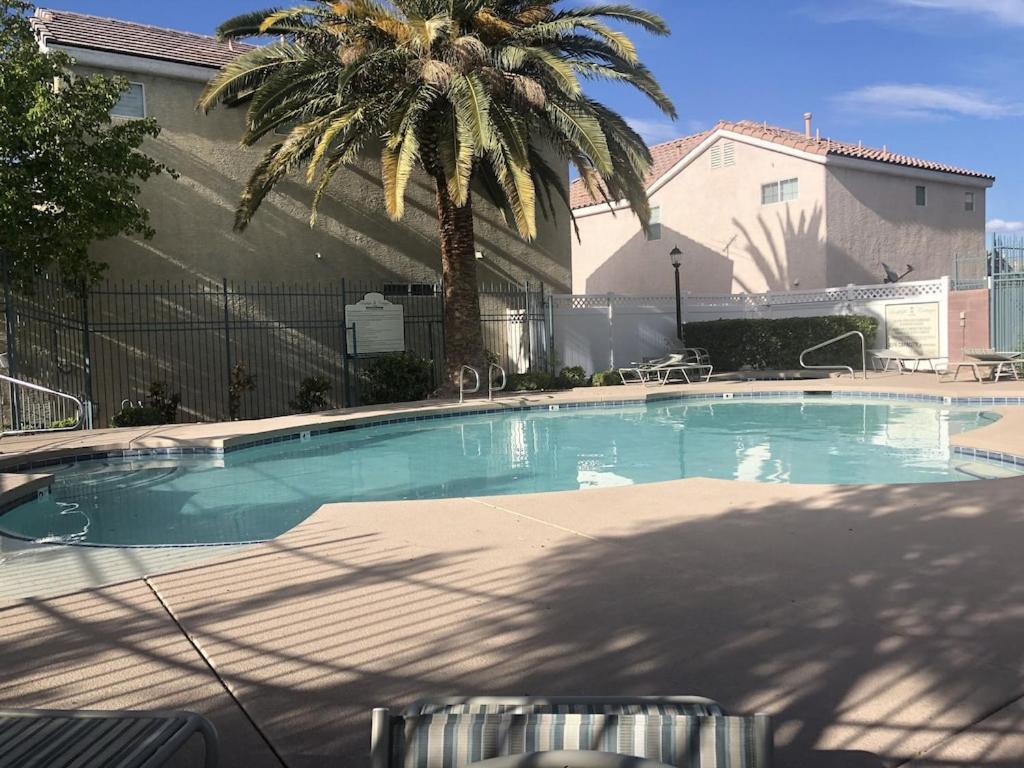 Casa o chalet 3 bedroom in gated community with pool access (EE.UU. Las ...