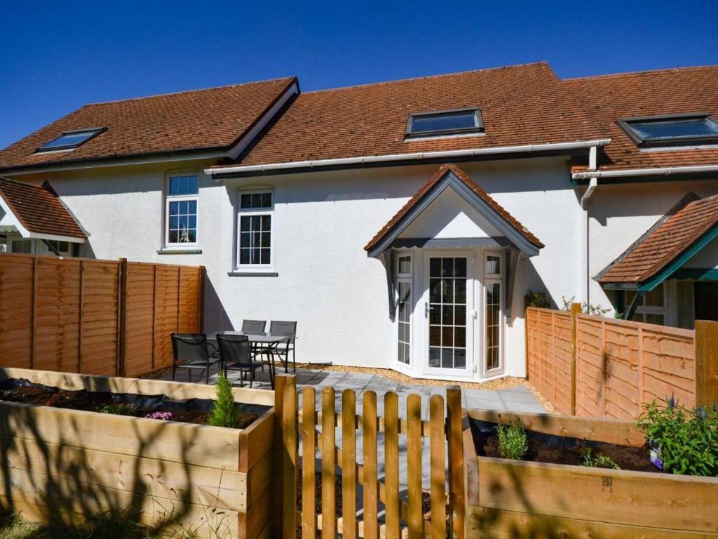 Ty Rhys, Cardigan (updated prices 2026)