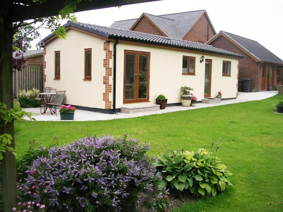 Coastal Garden Lodge, Preesall (updated prices 2026)