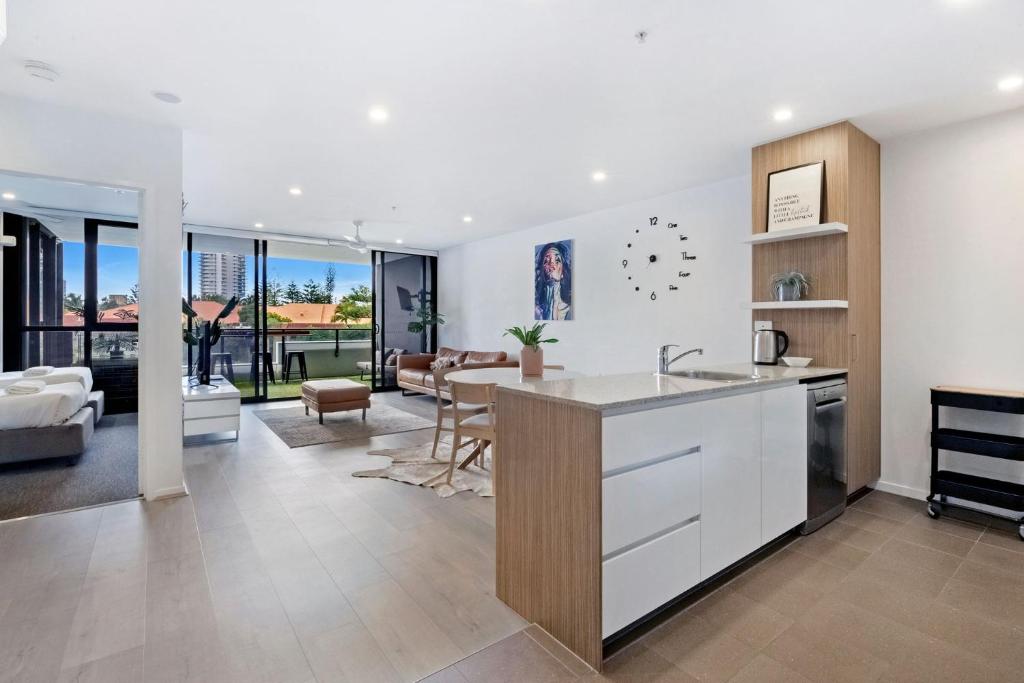 Broadbeach - Modern 2 Bedroom Apartment at Synergy, Gold Coast (updated ...