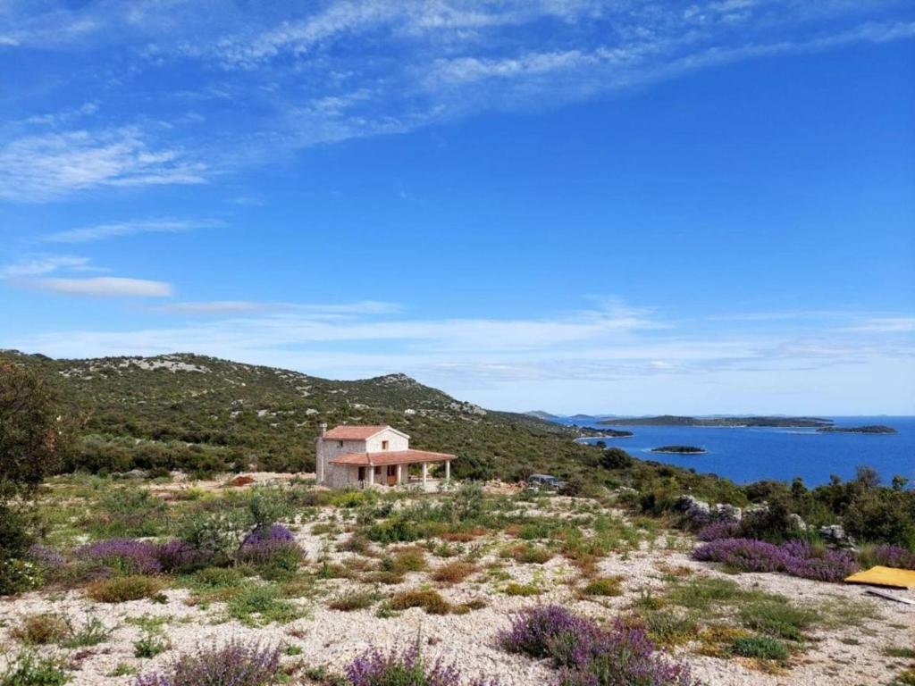 Secluded holiday house Cove Donje More, Pasman - 20398, Tkon (precios ...