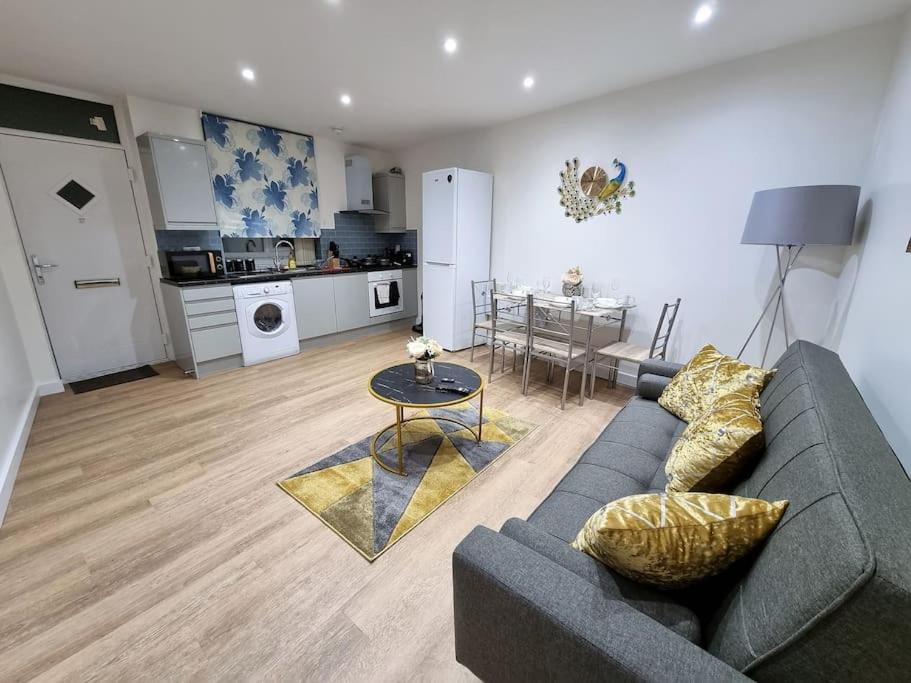 16A Ground floor setup for your most amazing relaxed stay Free Parking ...