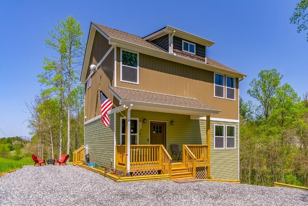 Bird Valley Dahlia, Weaverville (updated prices 2026)