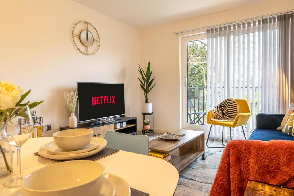 Ashview 2 - Heathrow - Thorpe Park - Free Parking, Staines – Updated ...