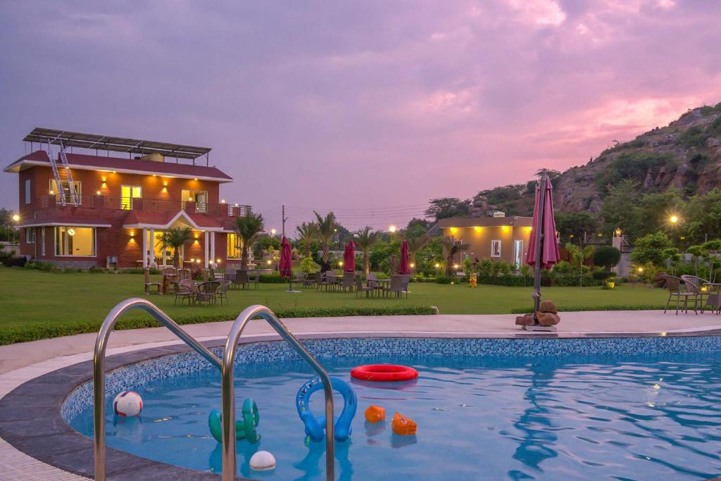 StayVista at Hillside Paradise 4BHK Villa with double tub Jacuzzi, kids ...