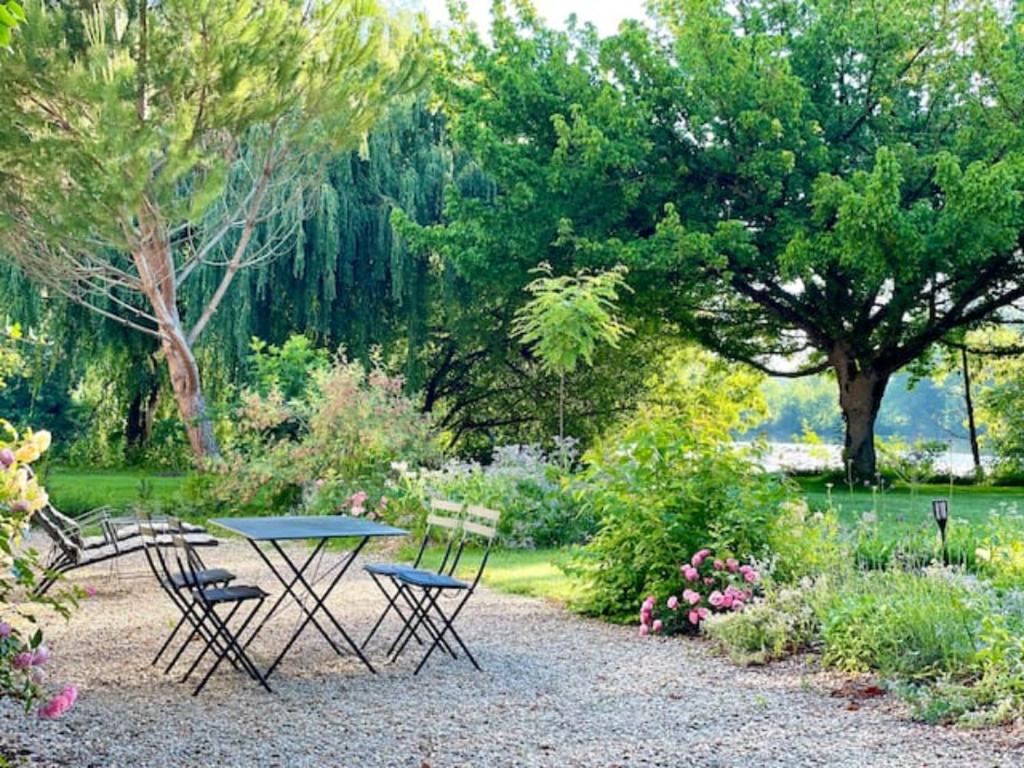 Ile de Malvy, Saint-Simeux (updated prices 2025)