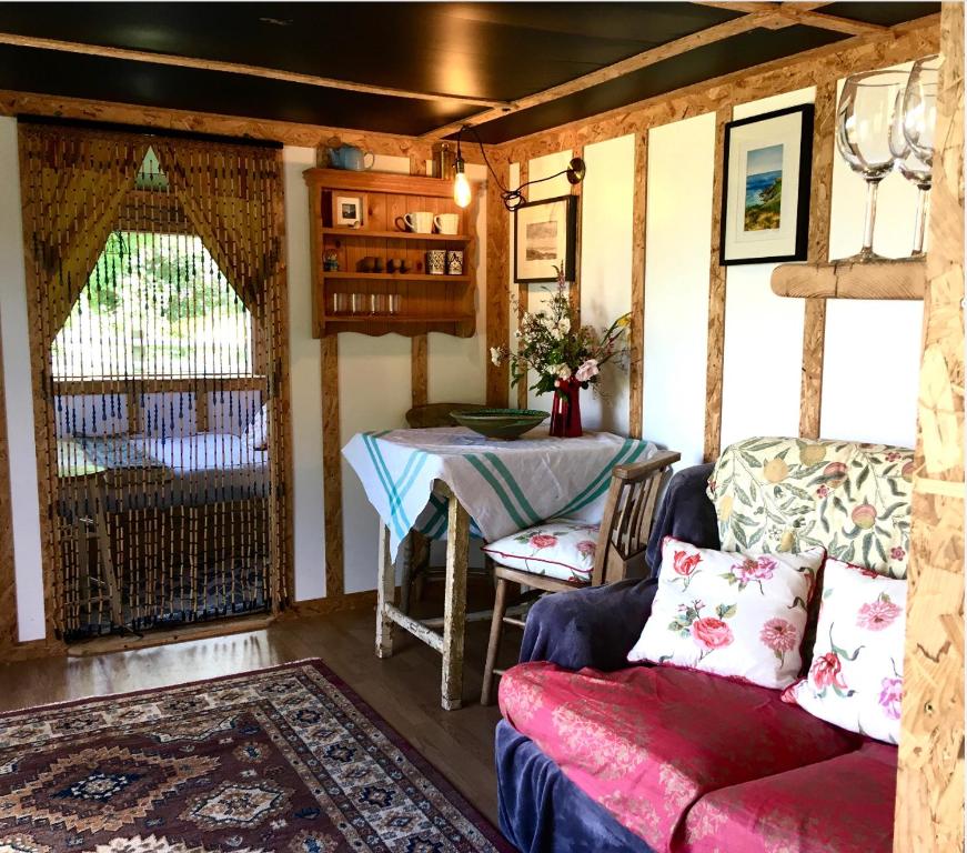 Field Hut, Wadebridge (updated prices 2025)