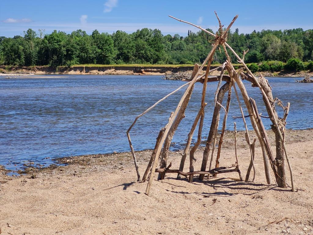 Lord Of The Flies Huts On The Beach Drawings