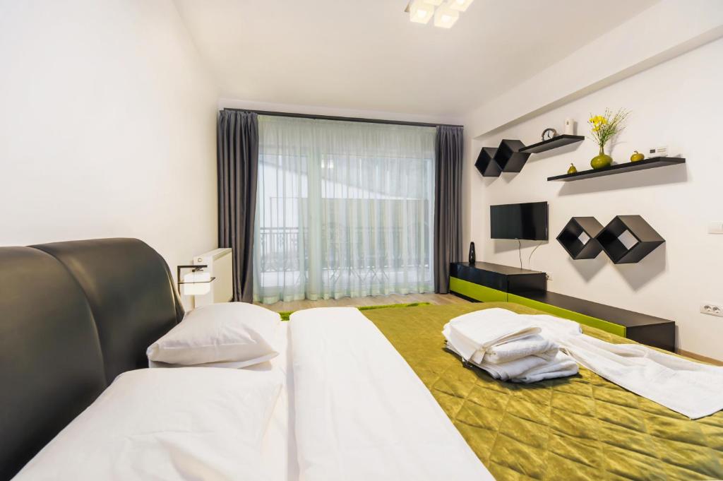 Green Studio - located by the forest, near AFI Mall, and moments away ...