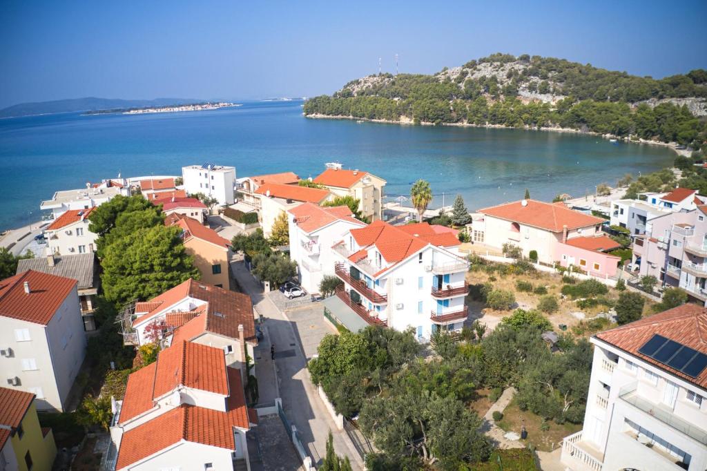 Apartments by the sea Zaboric, Sibenik - 20082, Šibenik (updated prices ...