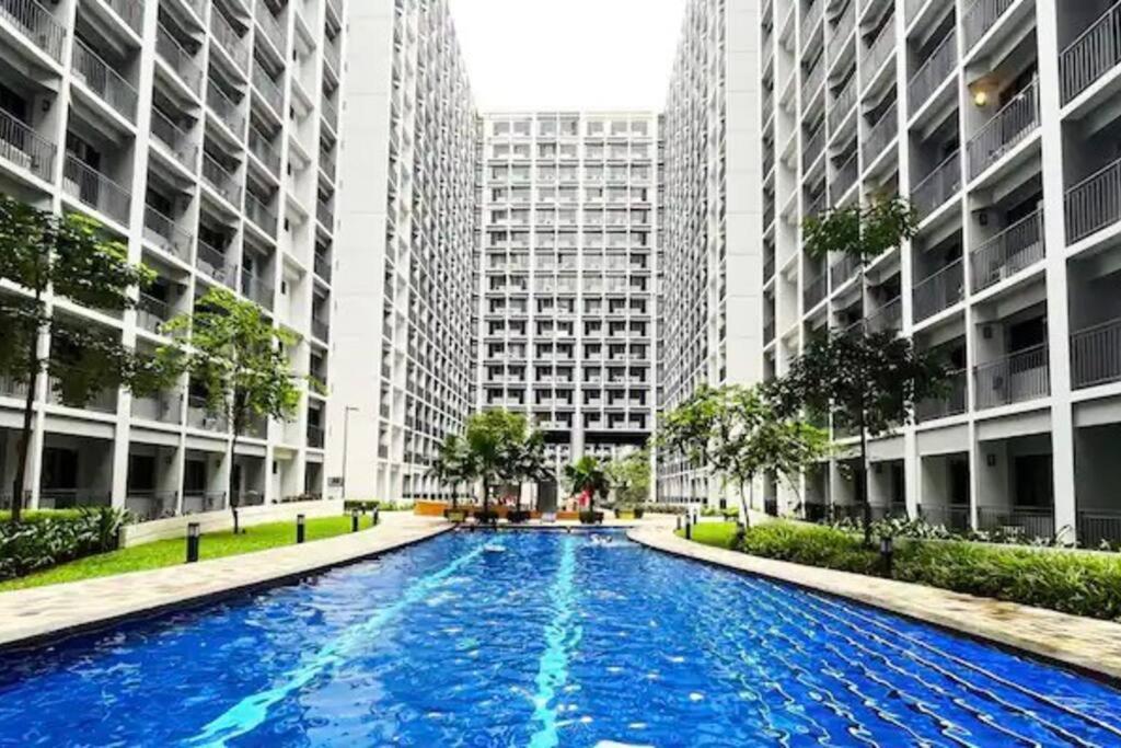 P00L Fr0nt with Balc0ny - New C0nd0 at Shore 2 MALL of ASIA, Manila ...