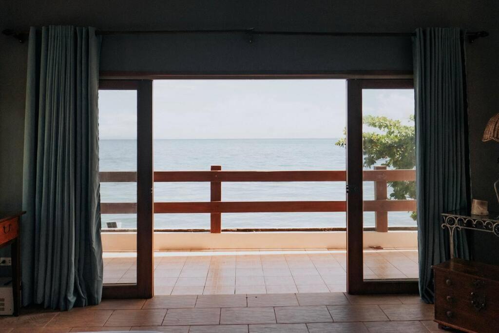 Exclusive Beachfront House w/ Pool & Saltwater Tub, Catmon (updated ...