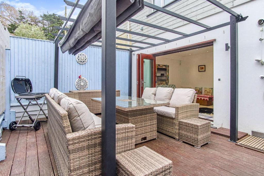 Harbour Walk, Bembridge (updated prices 2024)