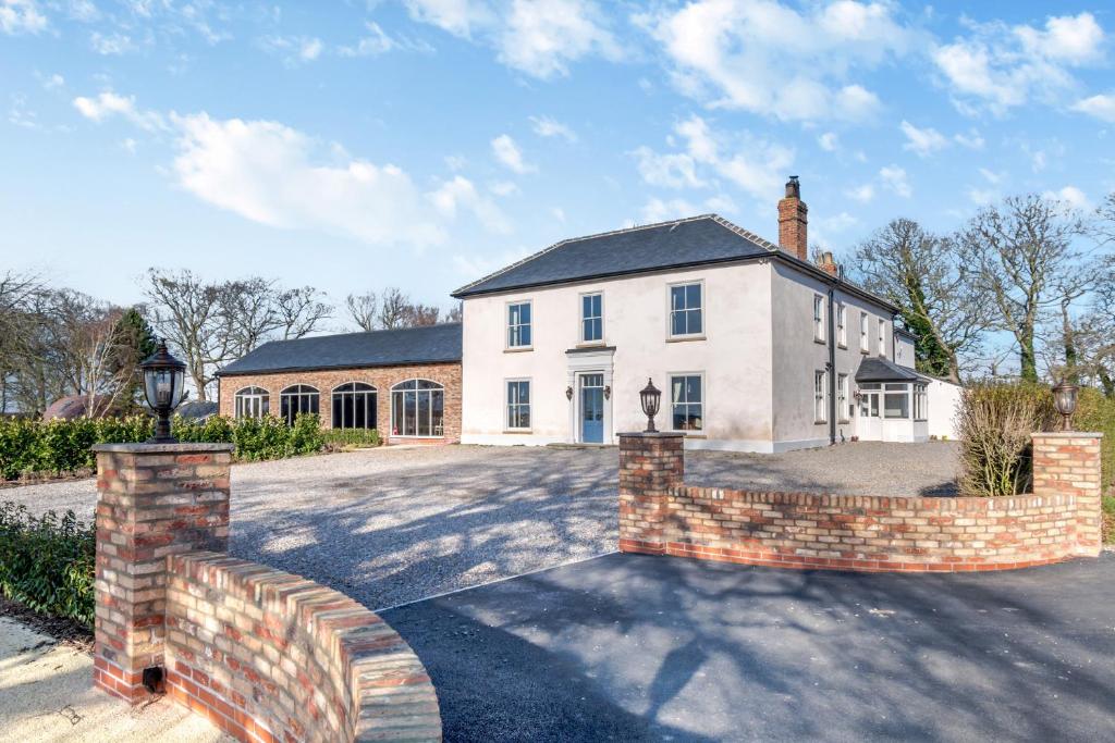 Carlton Manor, Hull (updated prices 2026)