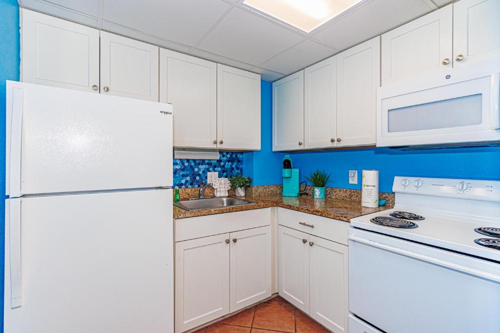 Immaculate Oceanfront Penthouse Suite With Amazing Updates!-Caravelle ...