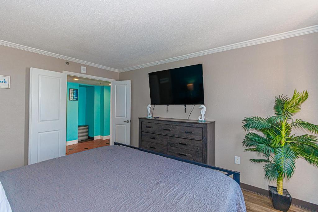 Immaculate Oceanfront Penthouse Suite With Amazing Updates!-Caravelle ...