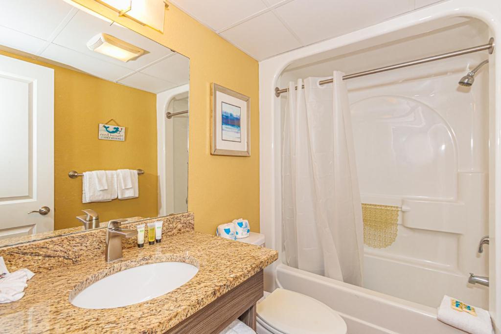 Immaculate Oceanfront Penthouse Suite With Amazing Updates!-Caravelle ...
