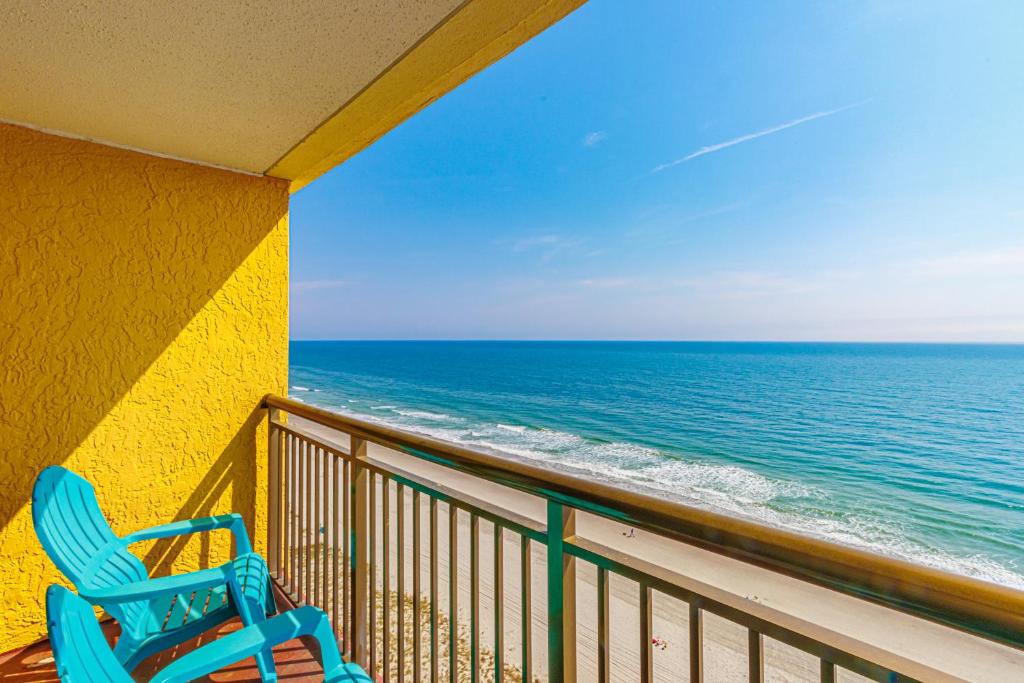 Immaculate Oceanfront Penthouse Suite With Amazing Updates!-Caravelle ...