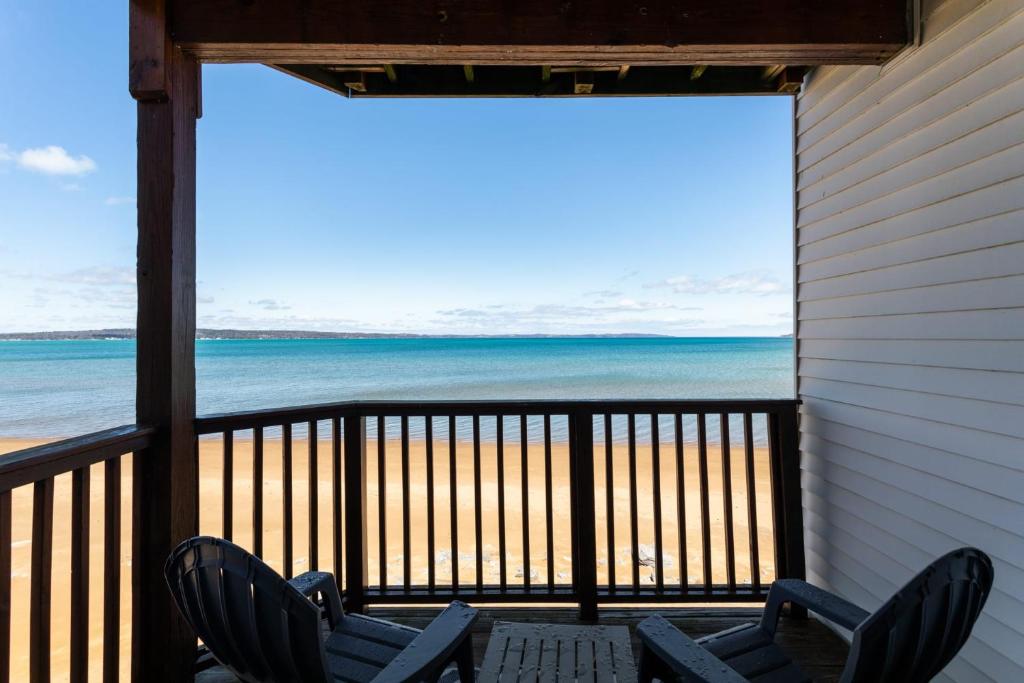 Beachside 215 Luxury Condo on the Beach, Traverse City (updated prices ...