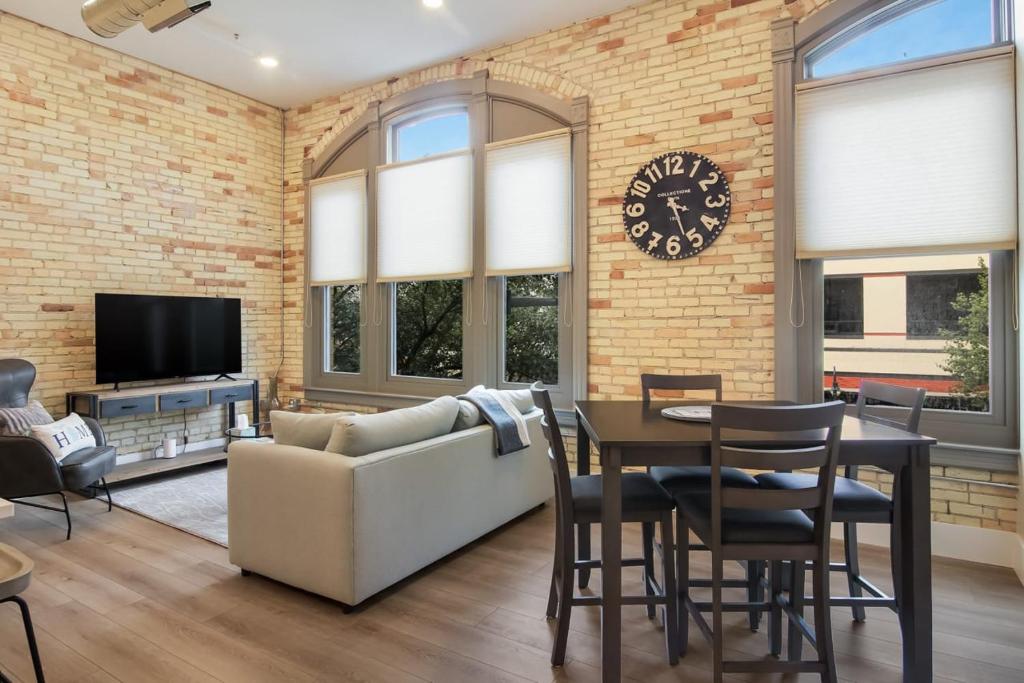 Golden Lofts Unit 3 Downtown Traverse City 2bd 2ba, Traverse City ...