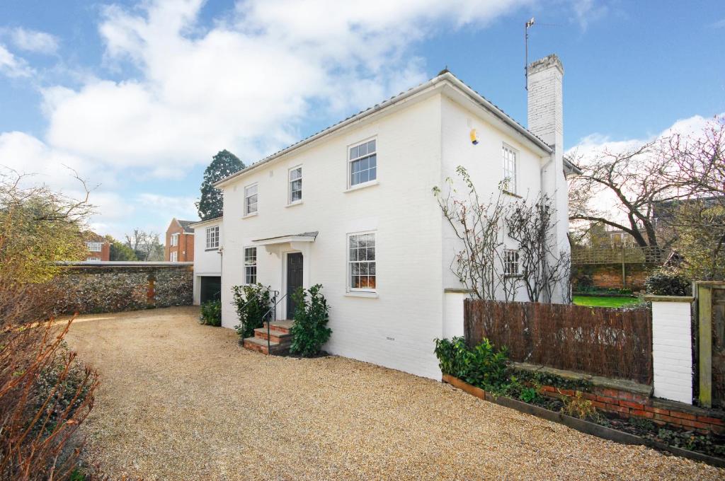 Montpellier House, Centrally Located, Large Garden, Henley on Thames ...