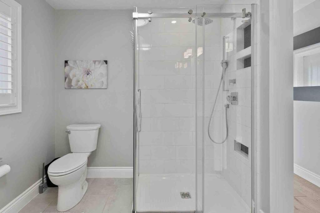 Impressive Modern Waterfront Home on Georgian Bay, Port McNicoll ...