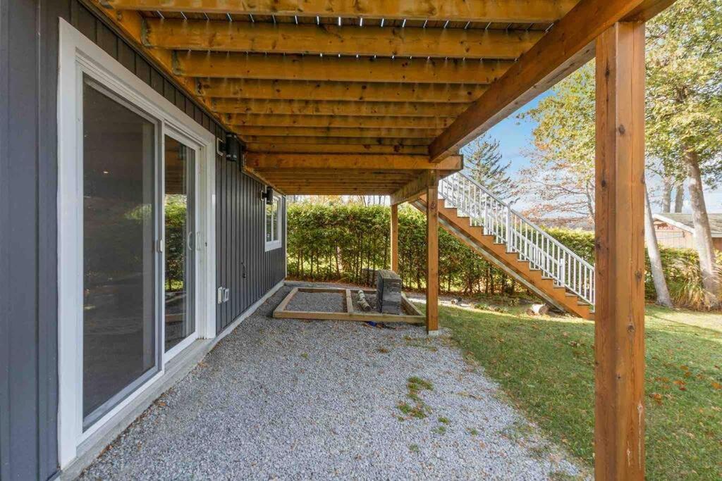 Impressive Modern Waterfront Home on Georgian Bay, Port McNicoll ...