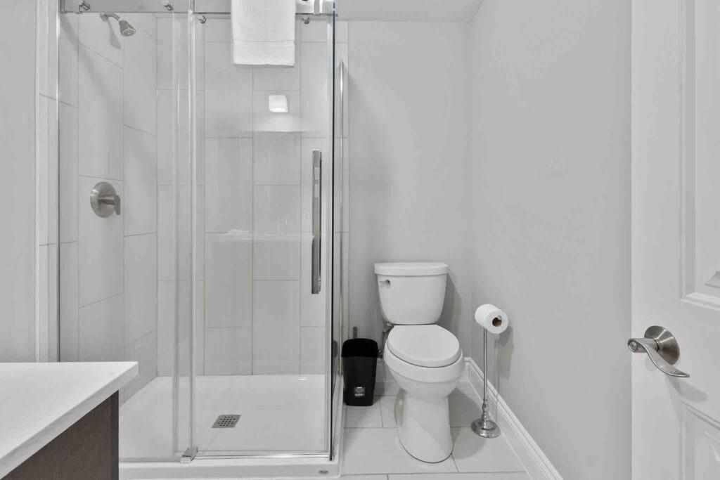 Impressive Modern Waterfront Home on Georgian Bay, Port McNicoll ...