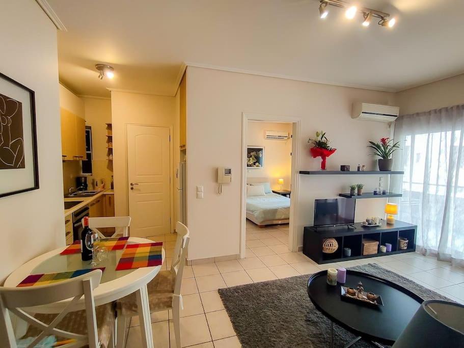 Anna's cozy space 2 stops from Acropolis - food tour, Atenas (precios ...