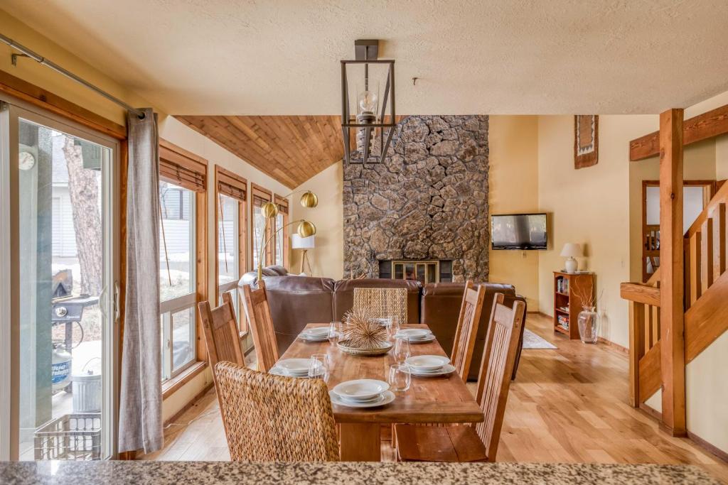 Yellow Rail 10 - Meredith Lodging, Sunriver (updated prices 2026)