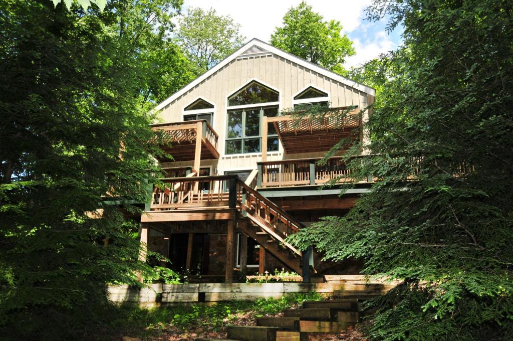 Highland - Retreat, Oakland – Updated 2024 Prices