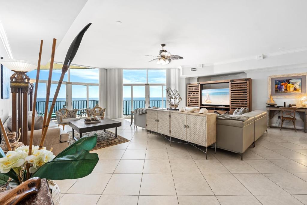 Jade East Towers 1950 by Newman-Dailey, Destin (updated prices 2024)