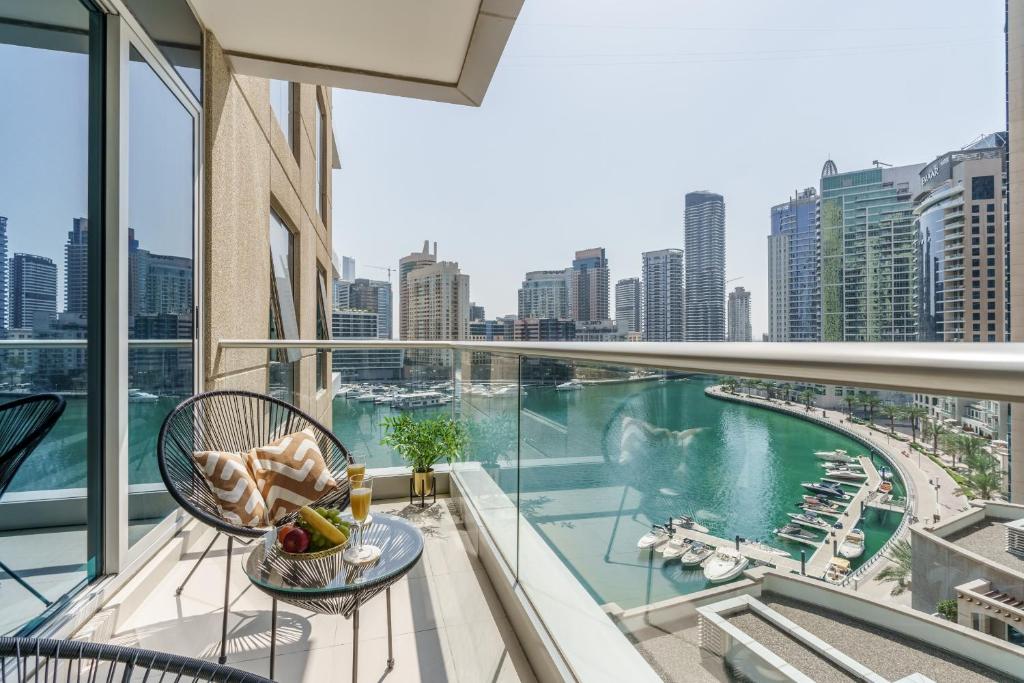 Apartment Marina Views, 5 Star Prime Location Luxury 1BR, Dubai Marina ...
