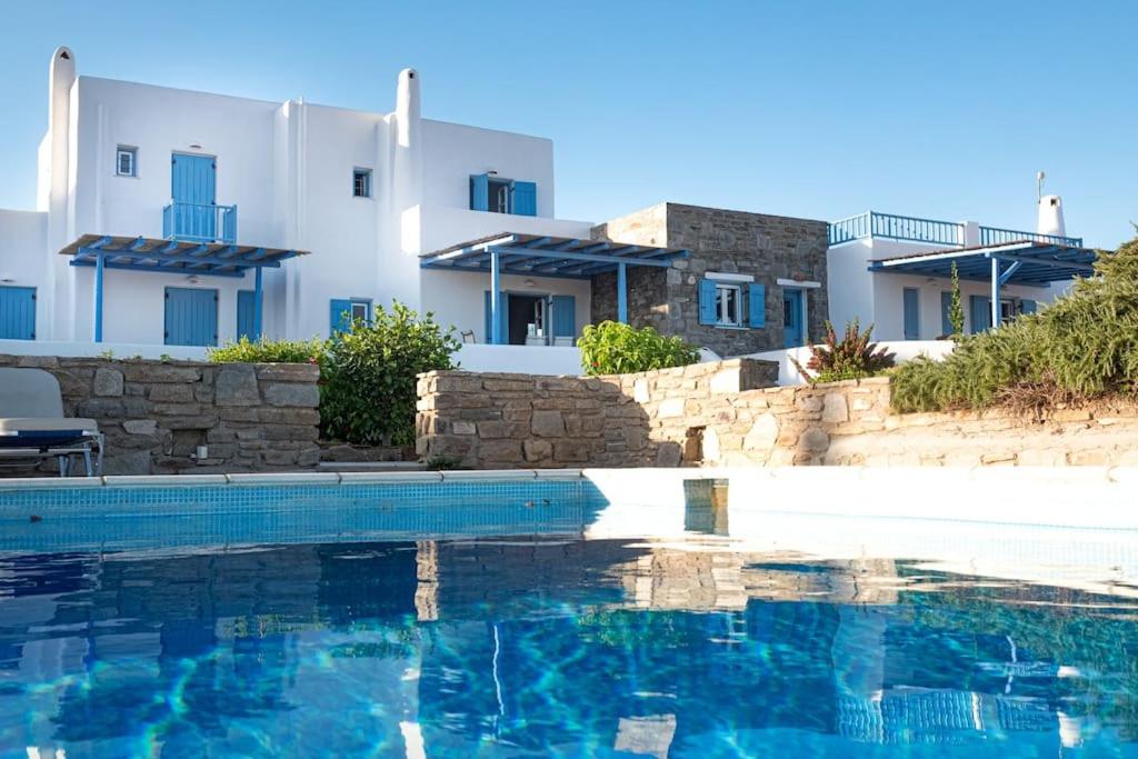 Pergola Paros Cycladic House by the Sea+Pool, Naousa (updated prices 2025)