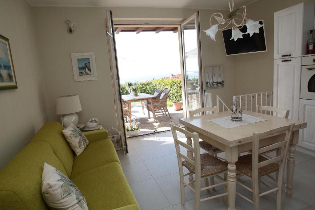 Seeblick Lockoff Apartment, Pool & GartenTerrasse, Toscolano Maderno ...