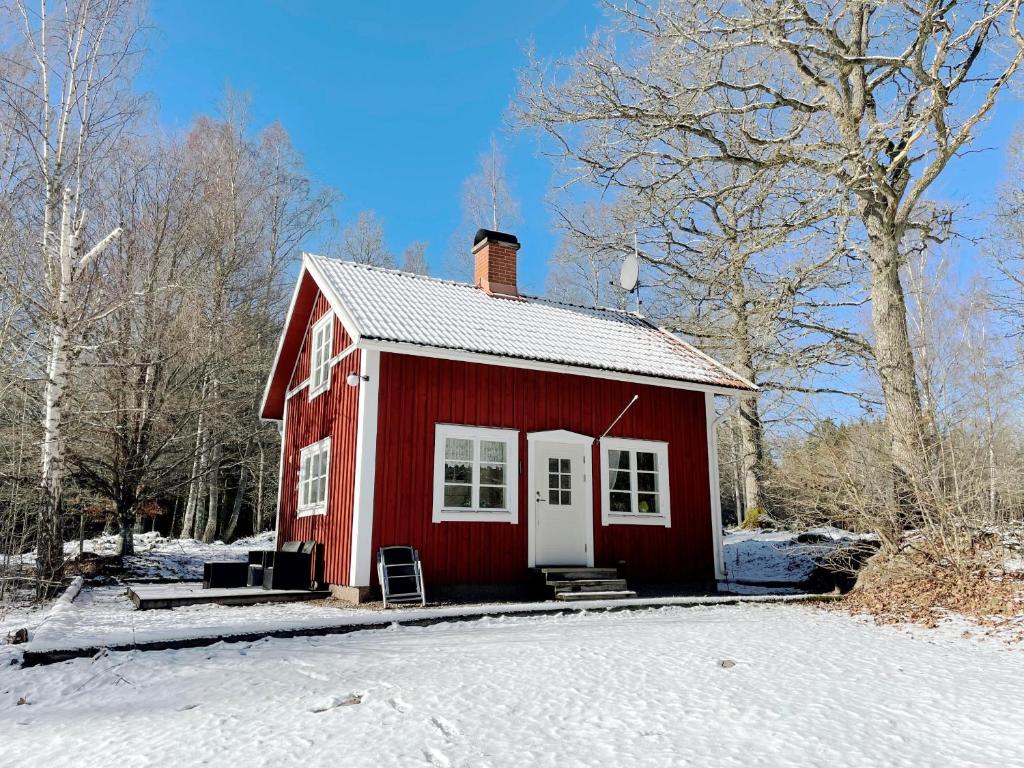 Nice cottage with a lake view in Tolg, Smaland, Tolg - обновленные цены ...