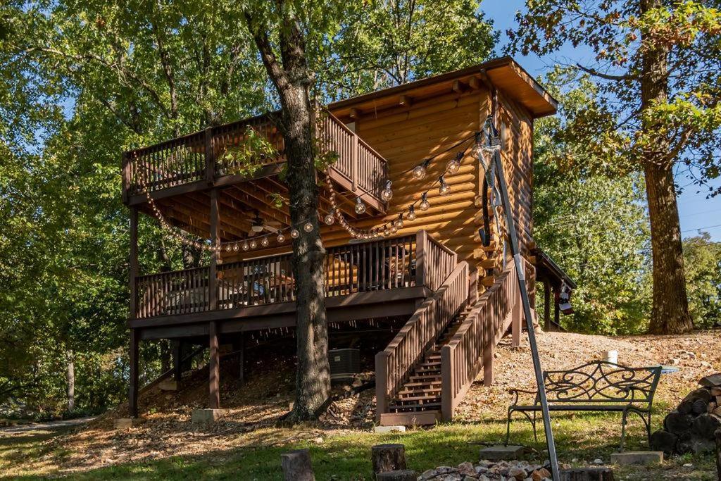 Lil' Treehouse Cabin, Ridgedale (updated prices 2025)